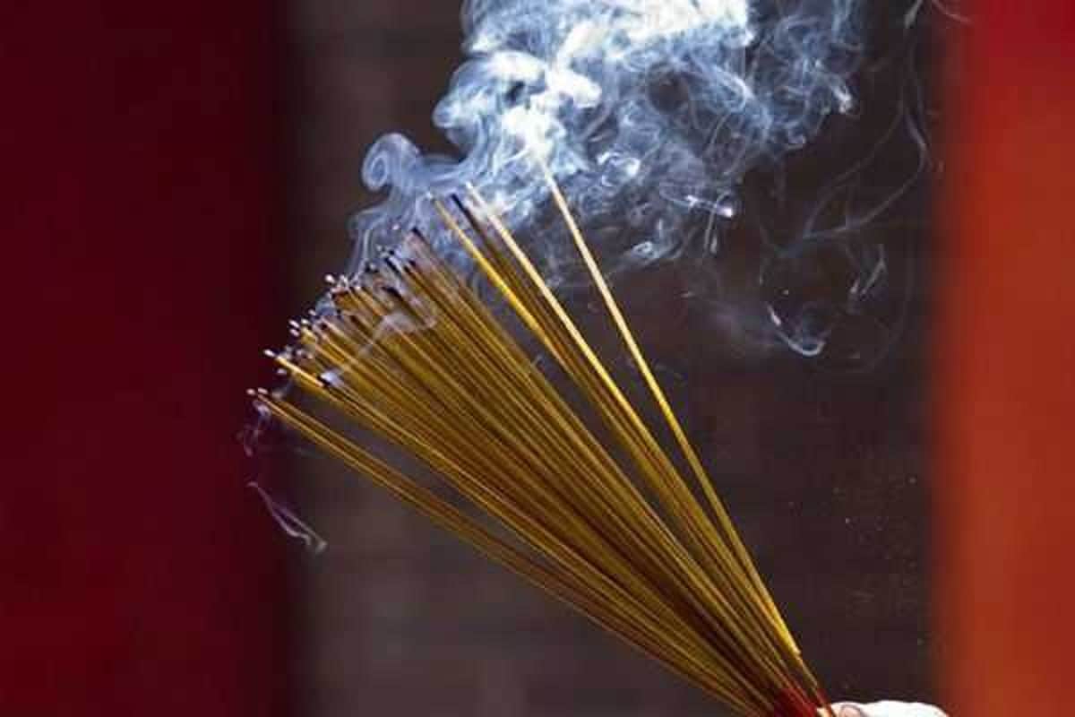 பட்டாசு விற்பனை சரிவால், ஊதுவத்தி விற்பனையும் பாதிப்பு | Falling sales ...