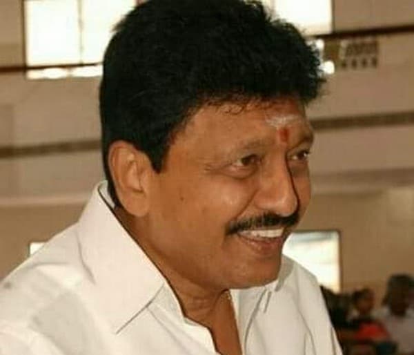 Exclusive: சசிகலாவின் துரோகிகள் வெளியில் இல்லை.. எங்கள் ...