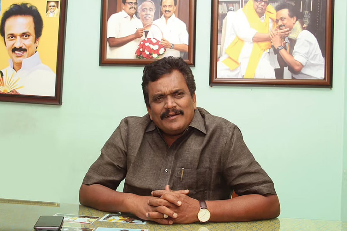 சிலிண்டருக்கு விலையை குறைக்காதவர்கள் 6 சிலிண்டர் சும்மா தருவார்களா ...