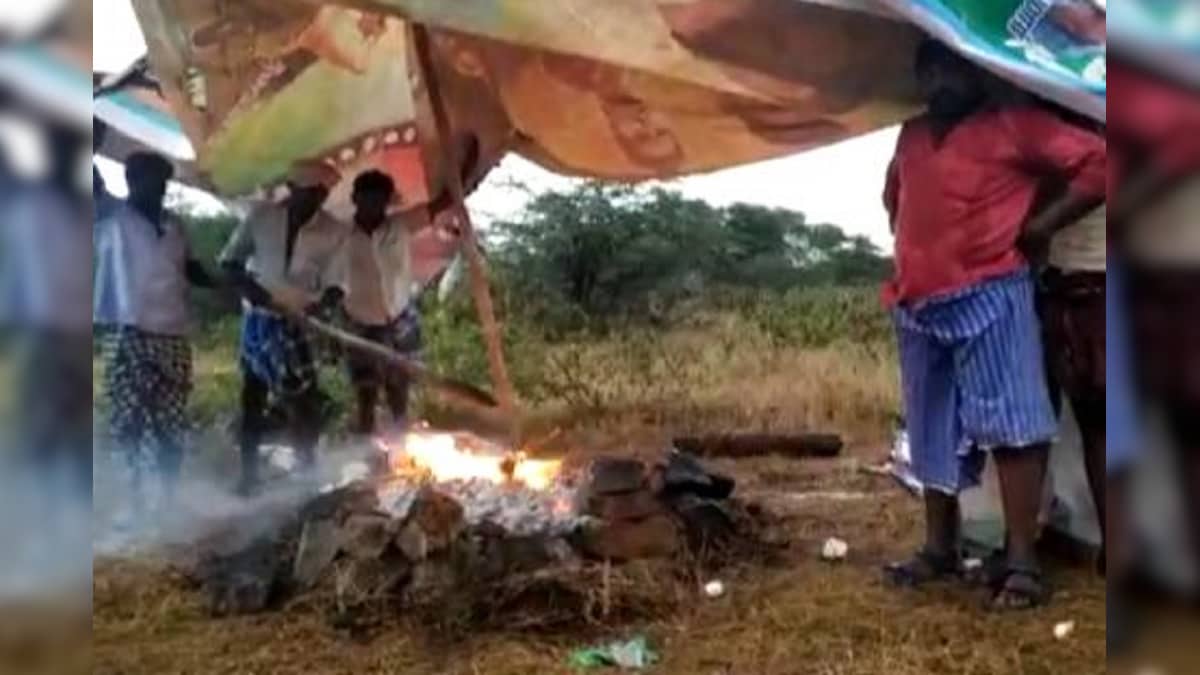 கோவில்பட்டியில் பொது வெளியில் சடலங்களை எரிக்கும் அவலம் – News18 தமிழ்