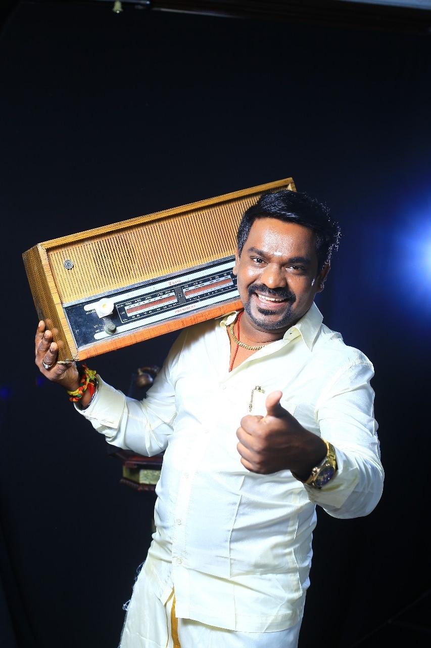 நடிகராகும் பாடகர் வேல்முருகன்... அட்டகாச படங்கள்! | பொழுதுபோக்கு ...