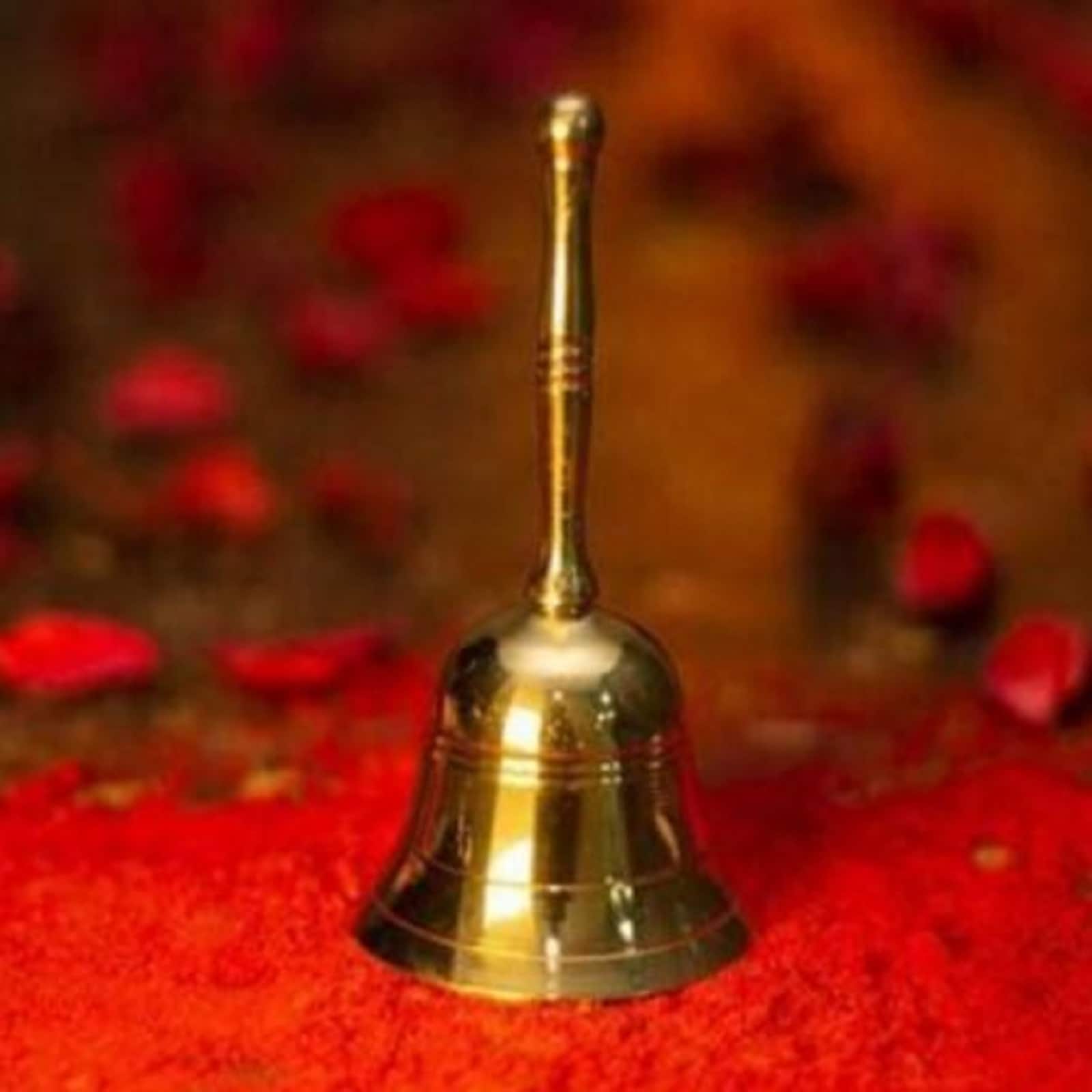 பூஜையின் போது மணி அடிப்பது ஏன் தெரியுமா? – News18 தமிழ்