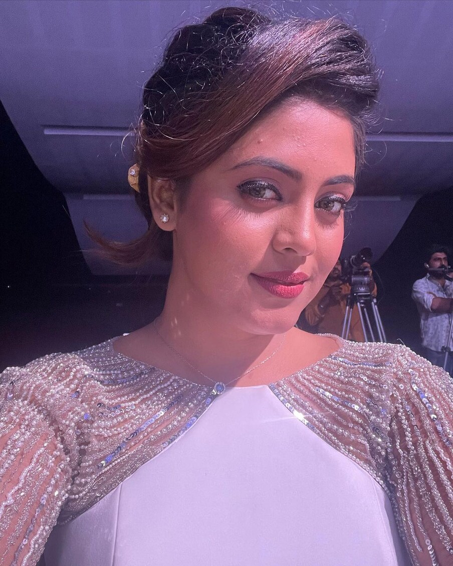 தேவதை போல் இருக்கும் இனியா - லேட்டஸ்ட் புகைப்படம்