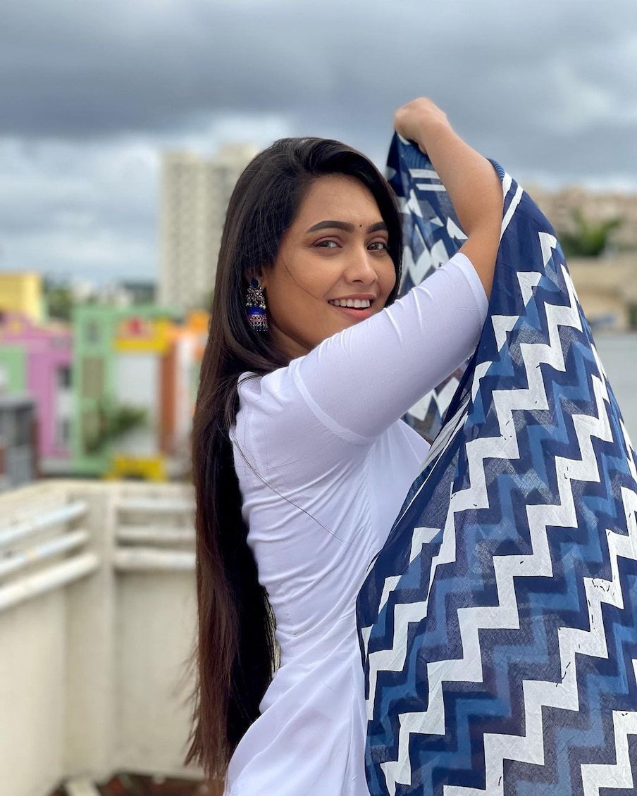 விஜய் டிவி சீரியல் நடிகை பவித்ரா ஜனனியின் லேட்டஸ்ட் படங்கள்..