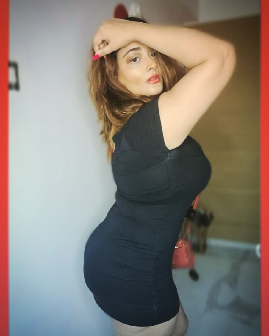 40 வயதில் வேற லெவல் கவர்ச்சியில் நடிகை கிரண்..