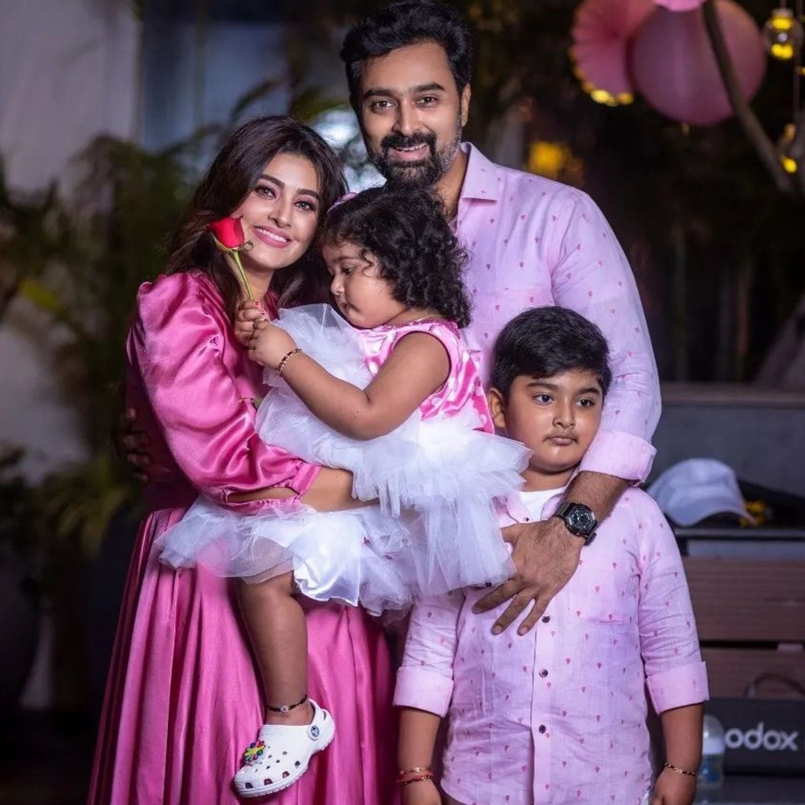 சினேகா - பிரசன்னாவின் க்யூட் ஃபேமிலி புகைப்படங்கள்.. – News18 தமிழ்