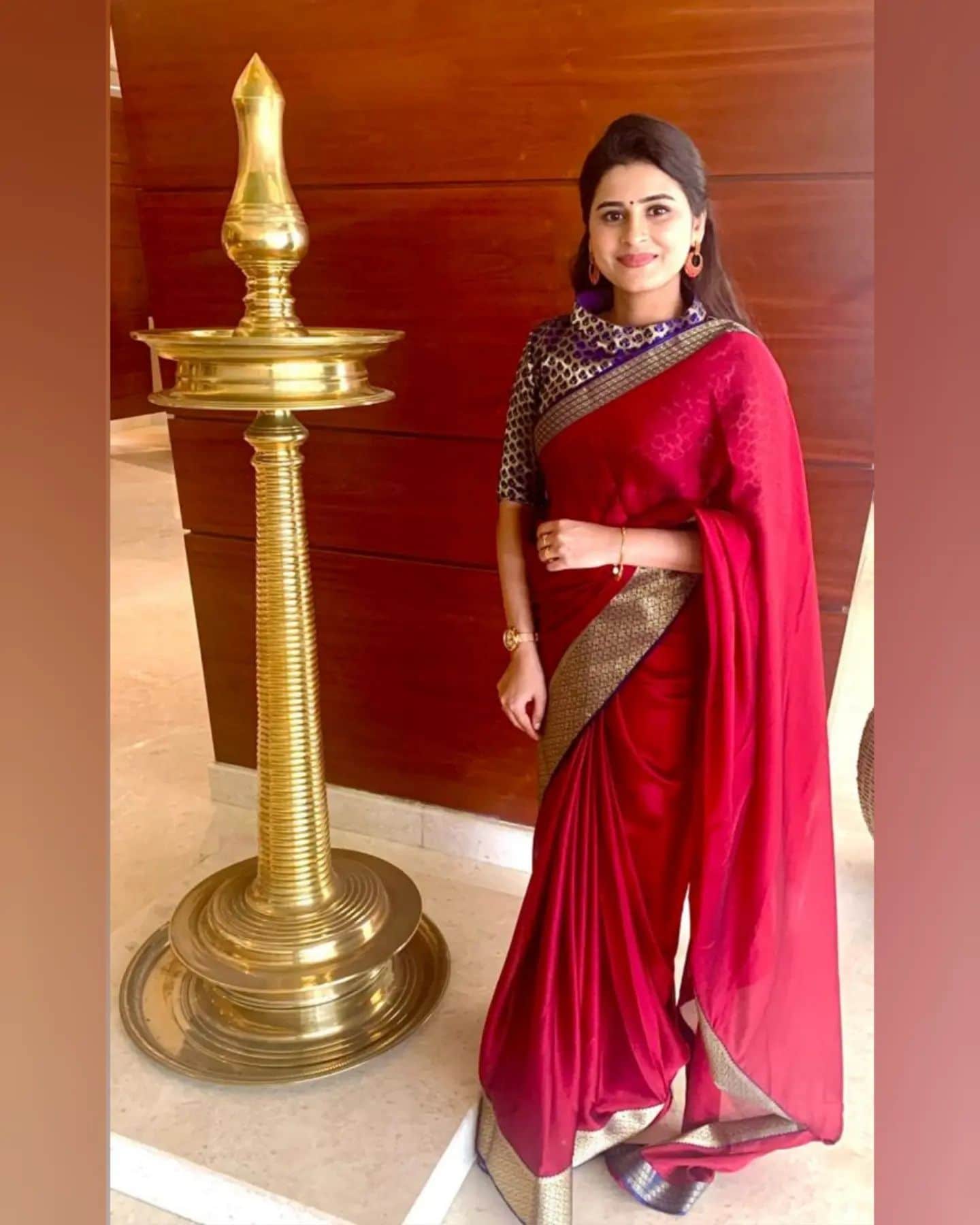 விதவிதமான புடவையில் கலக்கும் சீரியல் நடிகை ரித்திகா.. – News18 தமிழ்