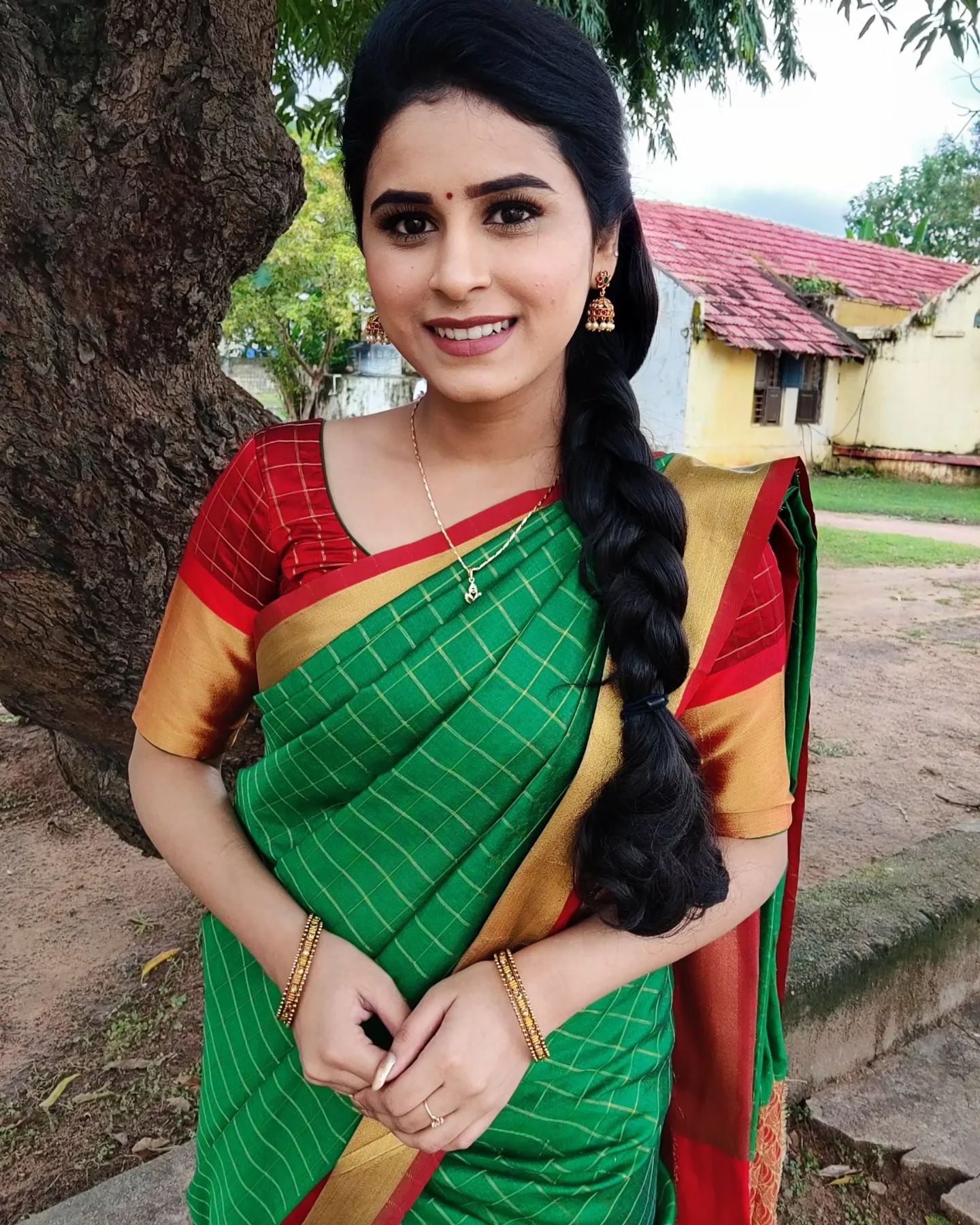 விதவிதமான புடவையில் கலக்கும் சீரியல் நடிகை ரித்திகா.. – News18 தமிழ்