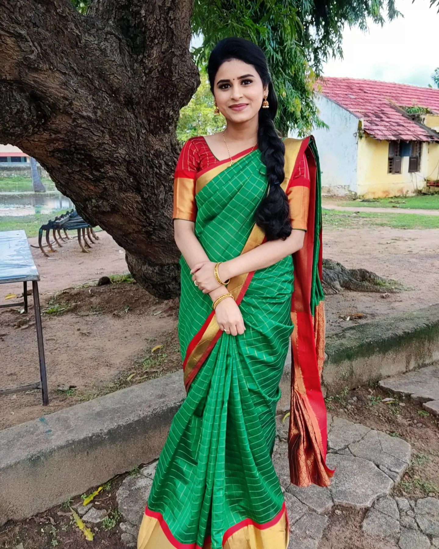 விதவிதமான புடவையில் கலக்கும் சீரியல் நடிகை ரித்திகா.. – News18 தமிழ்