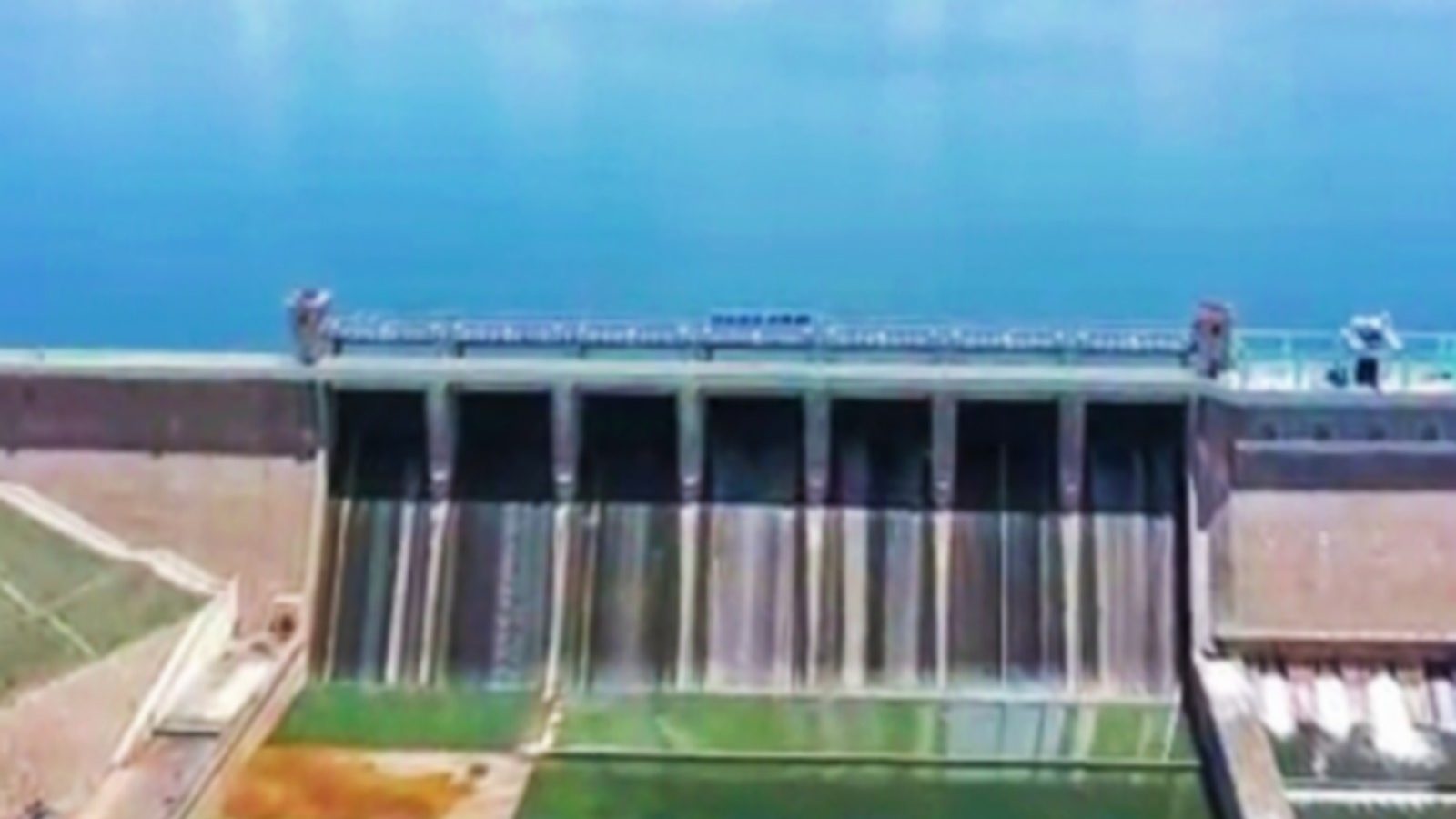 மெல்ல உயரும் வைகை அணையின் நீர்மட்டம் - தேனி மாவட்டத்திலுள்ள அணைகளின் ...