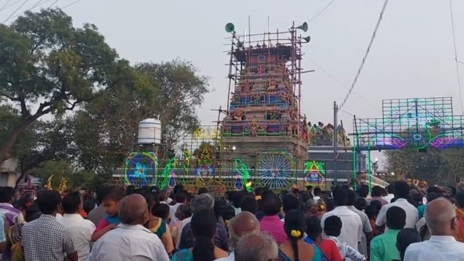 Dharapuram sri kalliamman temple kumbabishegam / தாராபுரத்தில் 350 ...