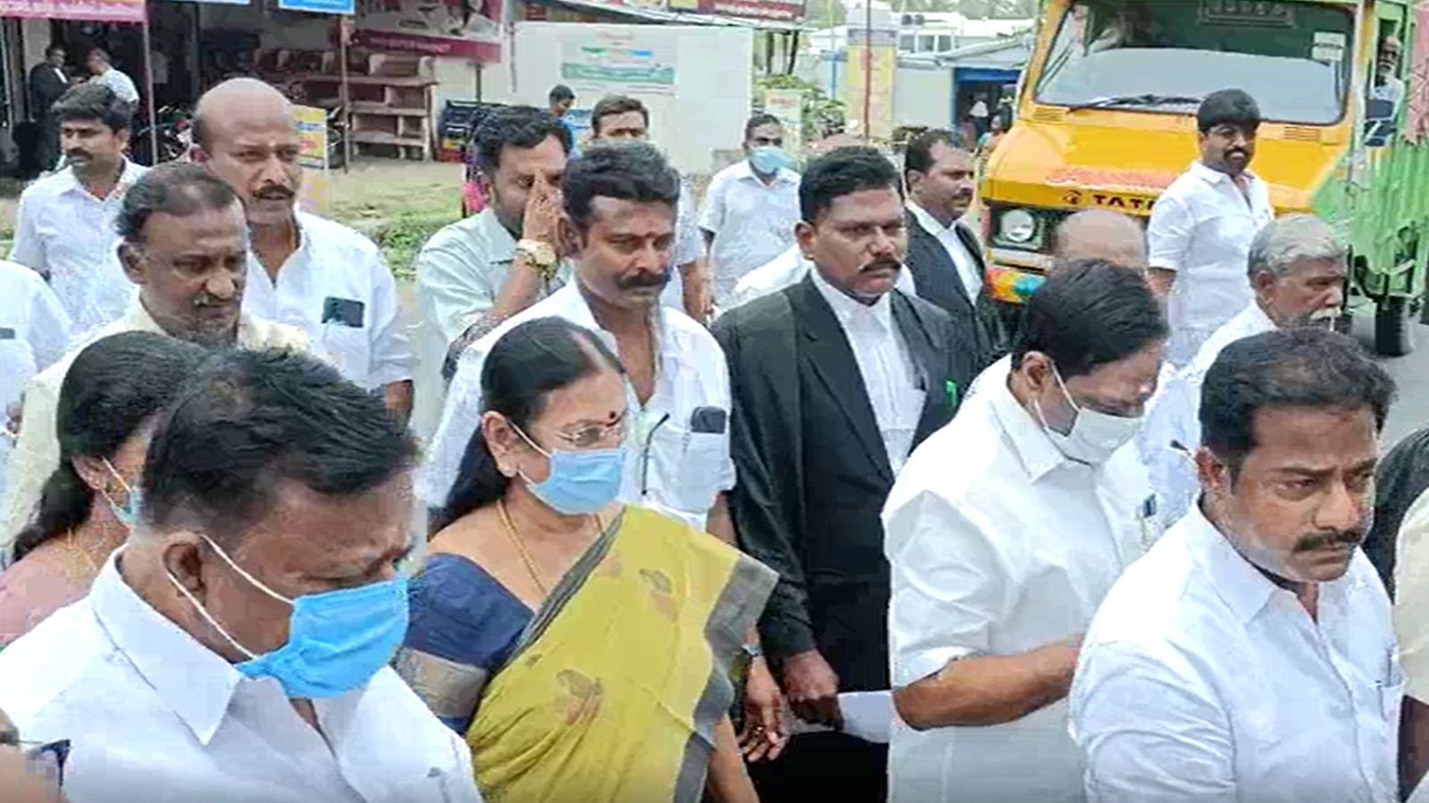 பணம் மோசடி வழக்கு: முன்னாள் அதிமுக அமைச்சர் சரோஜாவுக்கு நிபந்தனை ஜாமீன் ...