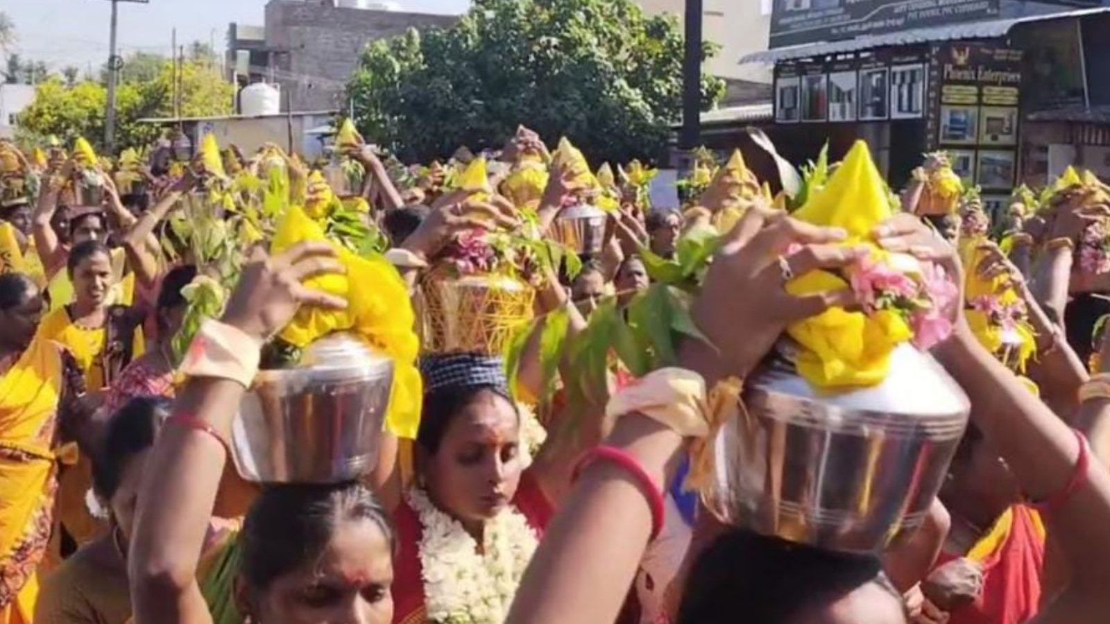 Oorani kaliamman Temple | சித்ரா பவுர்ணமியை முன்னிட்டு பால்குட ...