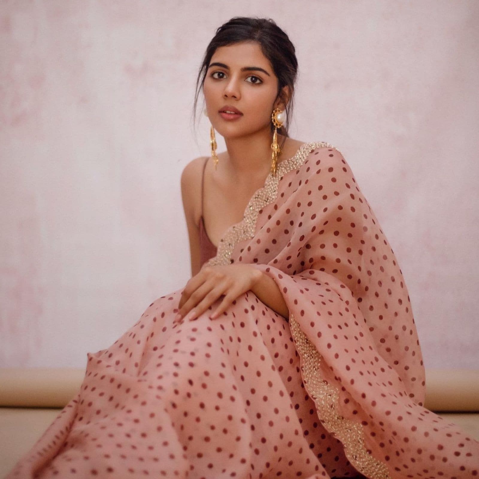 நடிகை கல்யாணி பிரியதர்ஷன் பளீச் லுக்கிற்கு என்ன செய்கிறார் தெரியுமா ...