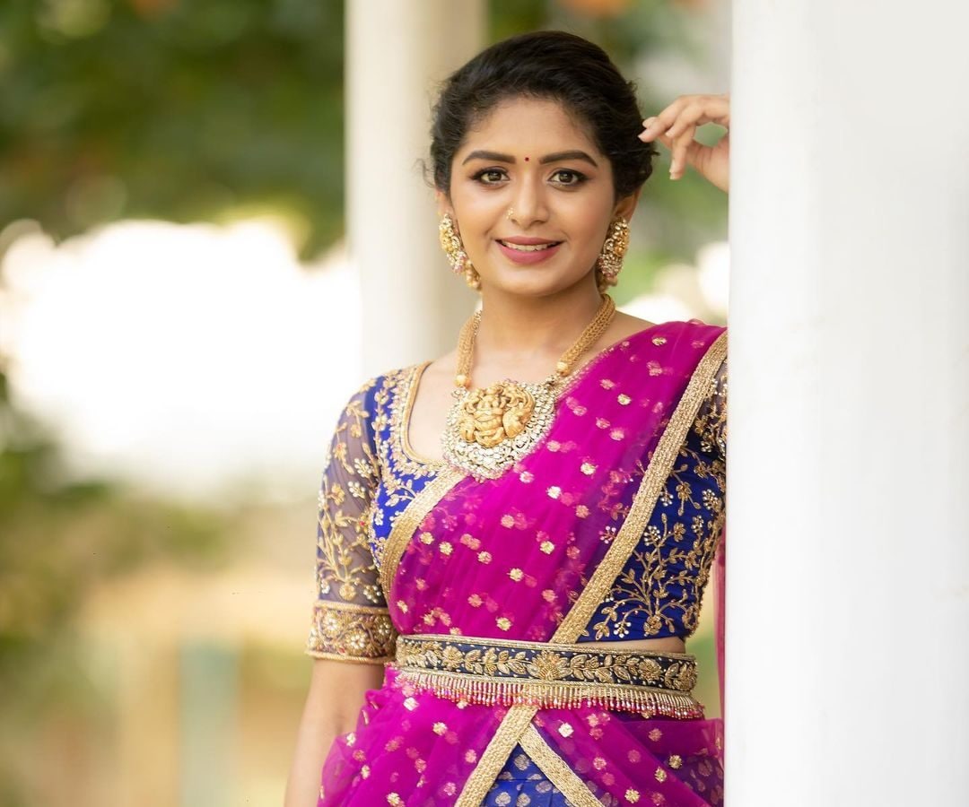 பாவாடை தாவணியில் செம்ம அழகாக இருக்கும் அதிதி சங்கர்.. – News18 தமிழ்