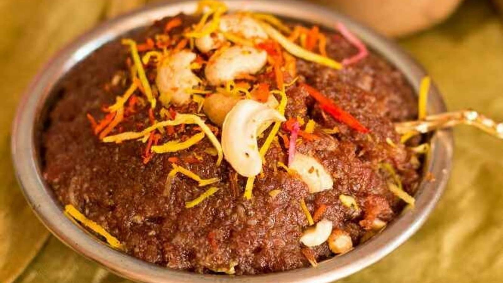 சப்போட்டா பழத்தில் அல்வா கூட செய்யலாமா..? டேஸ்டை சுவைக்க ரெசிபி இதோ...