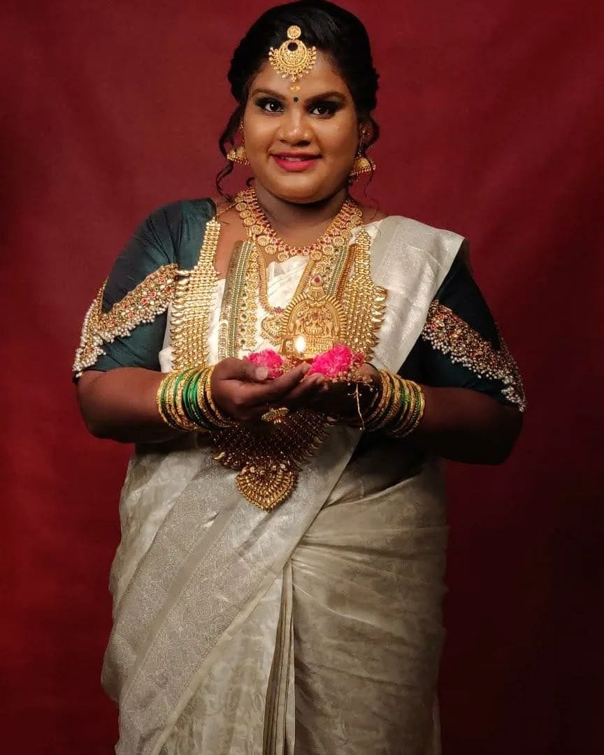 பரதநாட்டியம், வீணை வாசிப்பு என ஆச்சர்யப்படுத்தும் இந்திரஜா சங்கர் ...