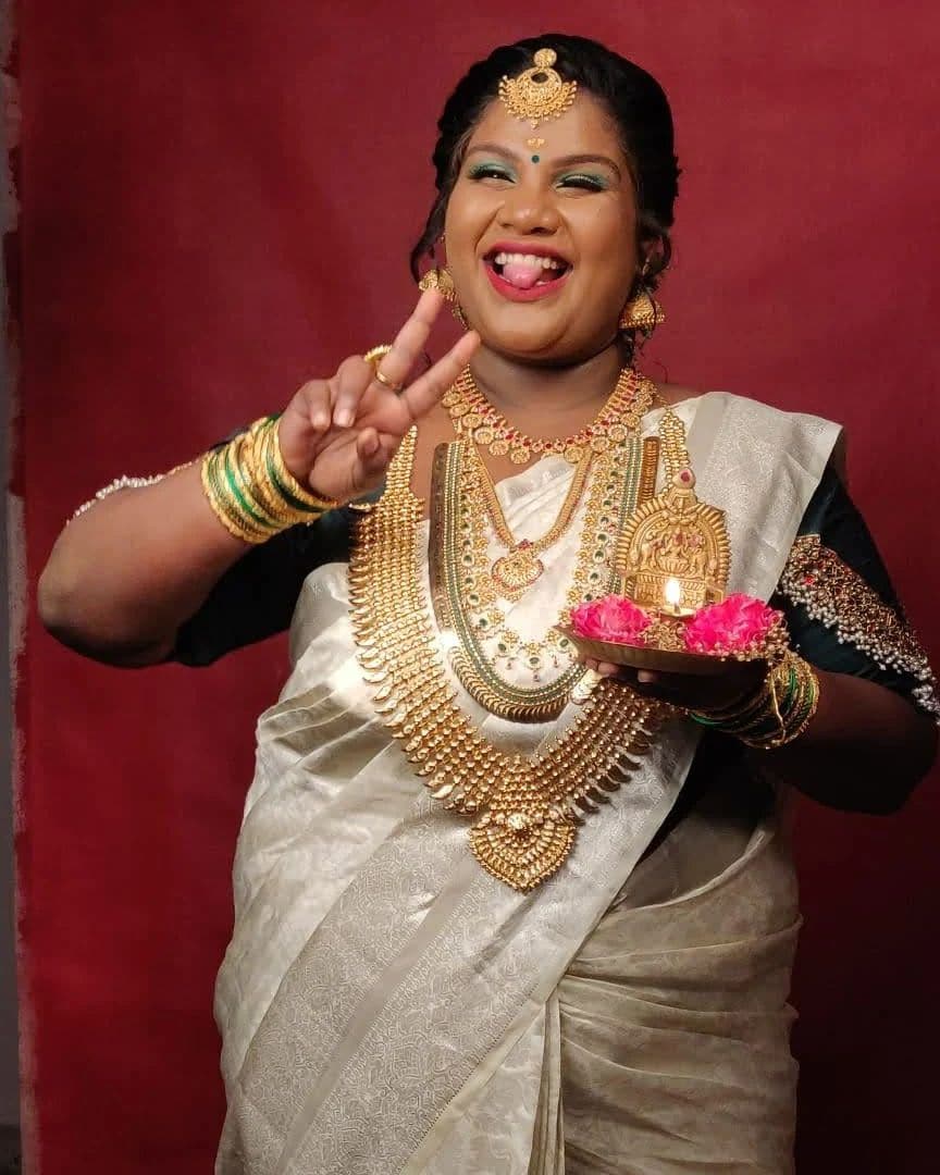 பரதநாட்டியம், வீணை வாசிப்பு என ஆச்சர்யப்படுத்தும் இந்திரஜா சங்கர் ...