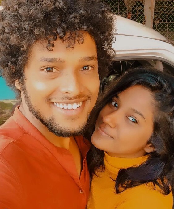 கணவருடன் ரொமான்டிக் போட்டோஸ் பதிவிட்ட சுந்தரி சீரியல் நடிகை – News18 தமிழ்