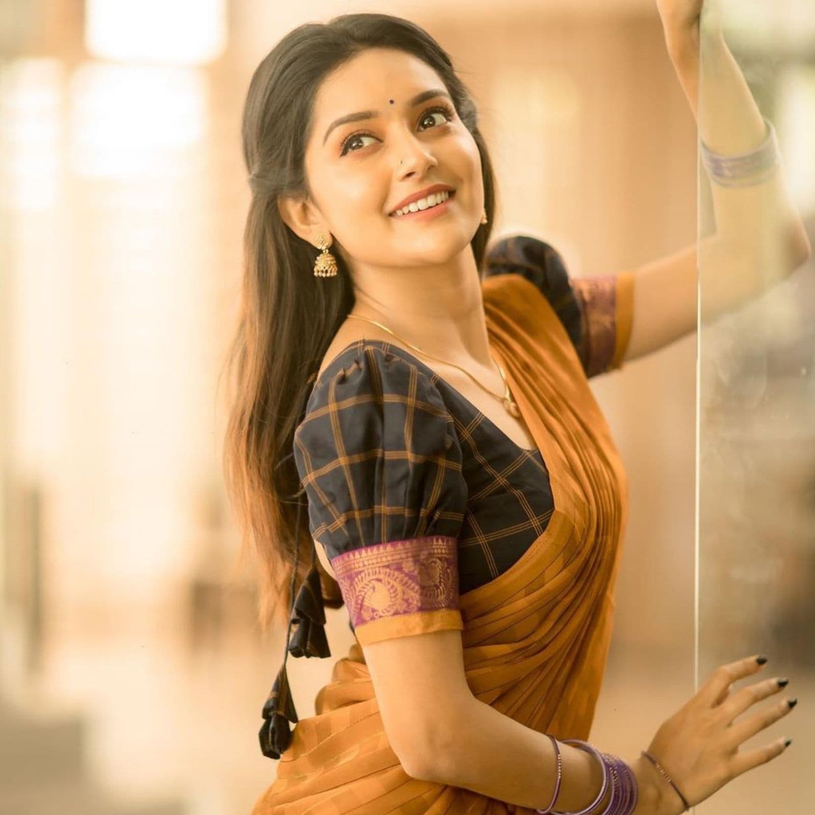 நடிகை மஹிமா நம்பியார் லேட்டஸ்ட் புகைப்படங்கள். – News18 தமிழ்