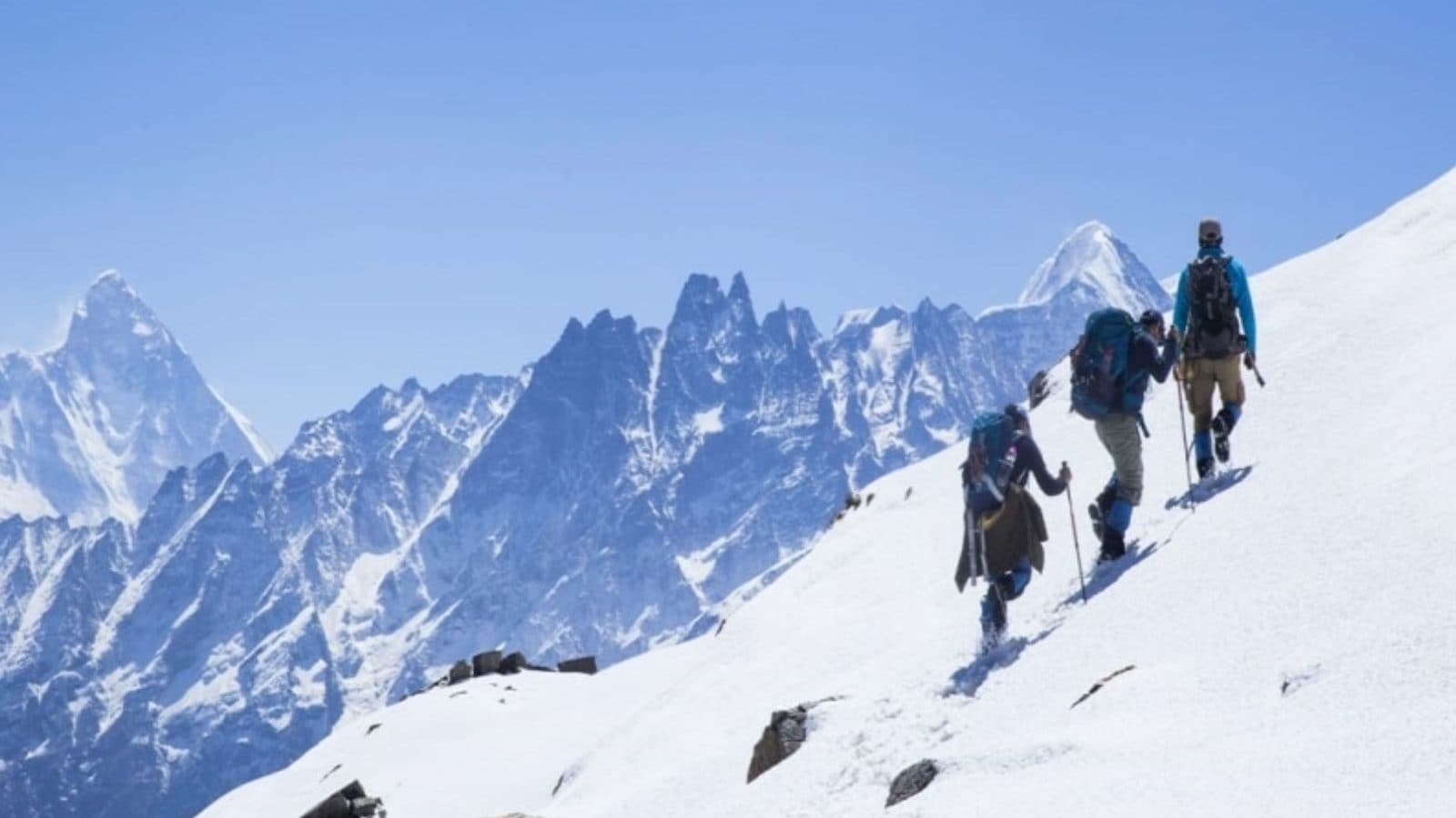 பனிமுகடுகளுக்கு இடையே மலையேற ஆசையா.. உத்தரகாண்டில் உங்களுக்கான 5 ஸ்பாட்ஸ்!