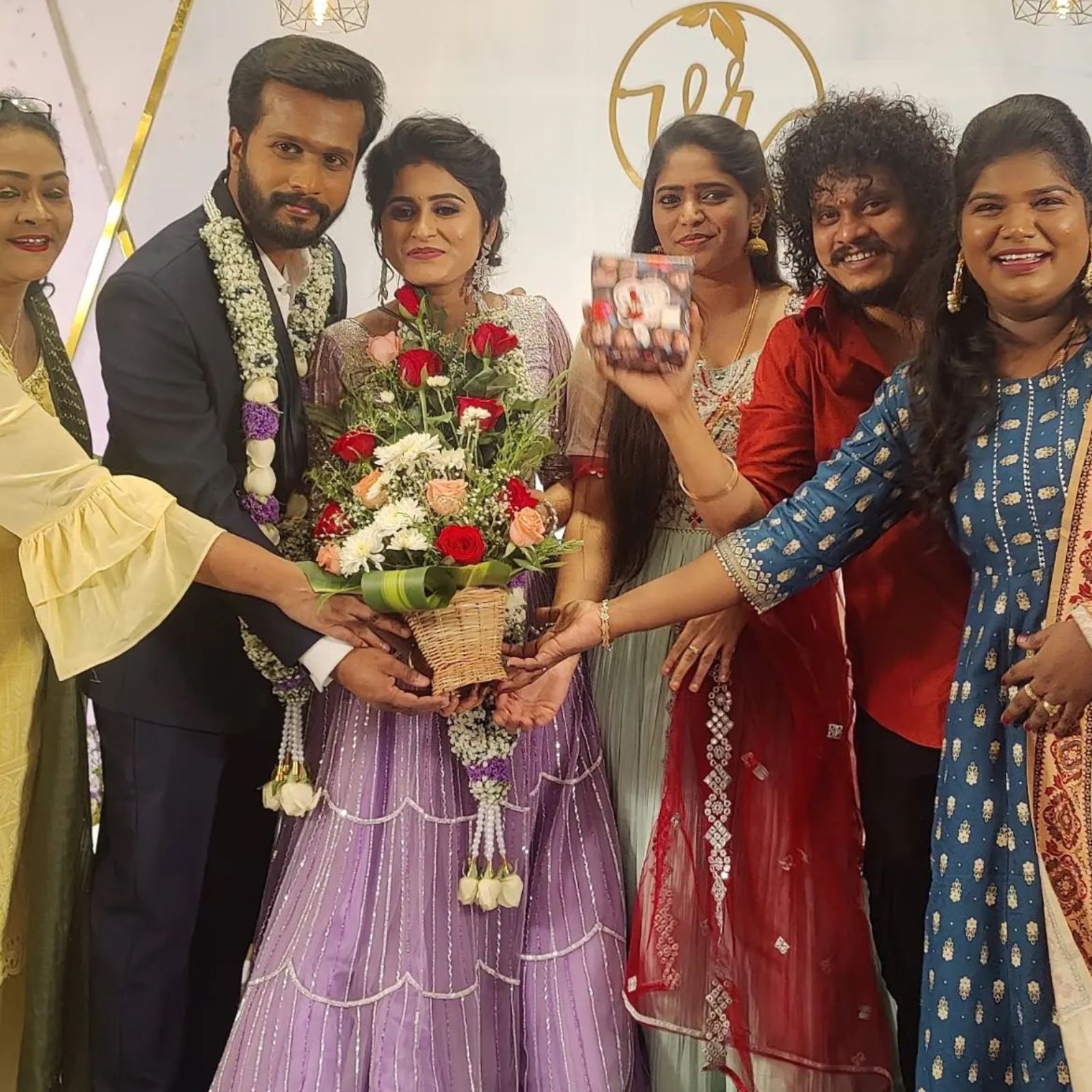 பாக்கியலட்சுமி சீரியல் நடிகை ரித்திகாவின் ரிசெப்ஷன் புகைப்படங்கள் ...