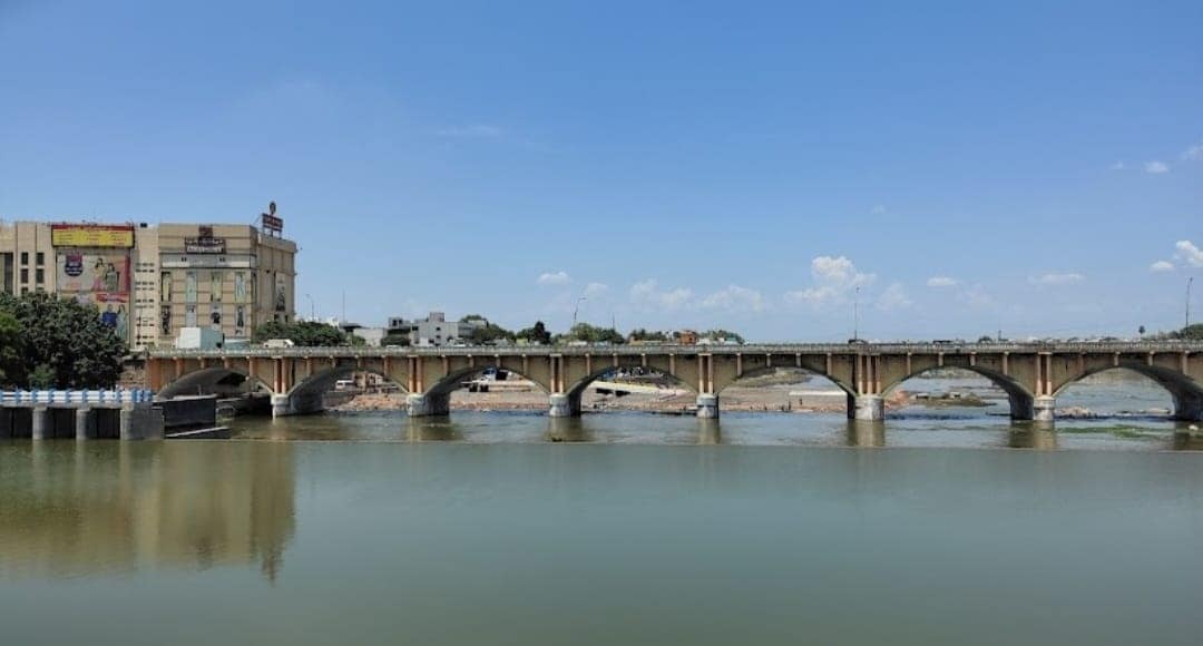 மதுரை ஏவி பாலத்துக்கு ஹேப்பி 137வது பர்த்டே.. மதுரைவாசிகள் கொண்டாட்டம் ...