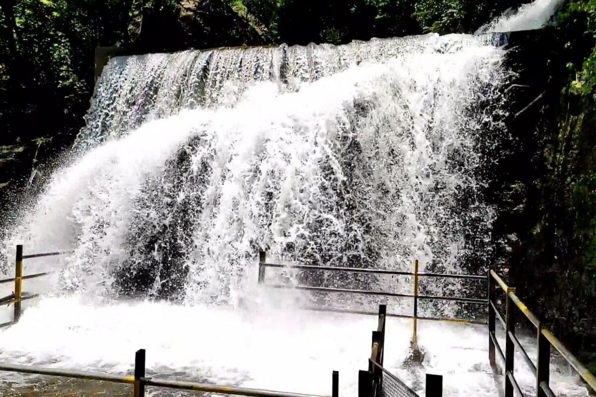 சுருளி அருவிக்கு குளிக்கப் போறீங்களா... அப்போ இதை கட்டாயம் படிங்க ...