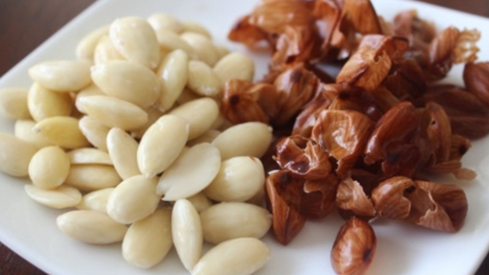 பாதாமை ஏன் தோல் உறித்து சாப்பிட வேண்டும்..? அப்படியே சாப்பிட்டால் என்ன ...