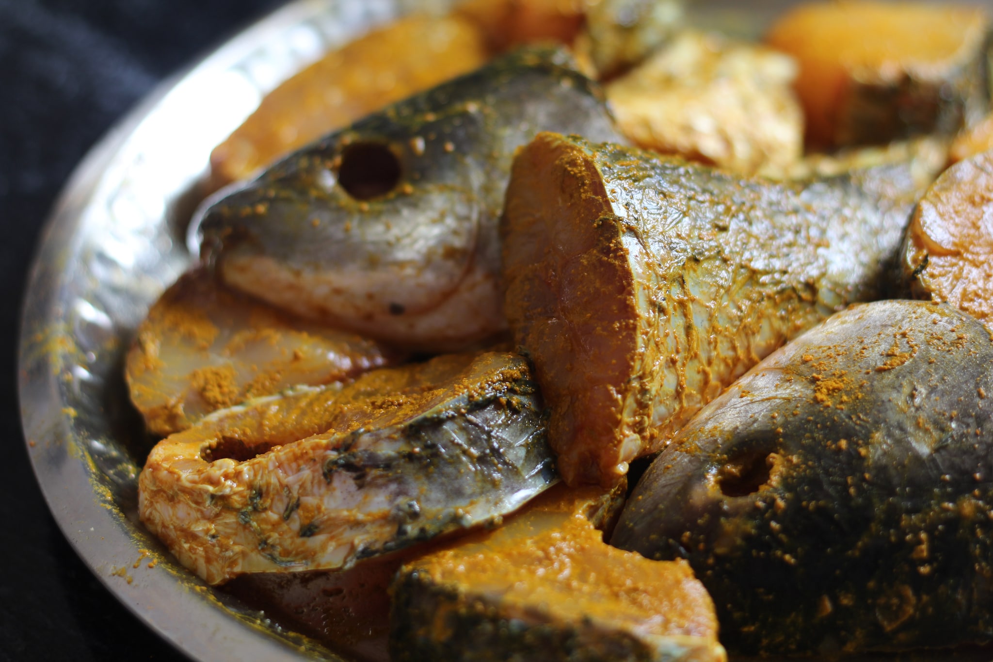 மீனுடன் உப்பும், மஞ்சளும் சேர்ப்பது இதற்குத்தானாம்! – News18 தமிழ்