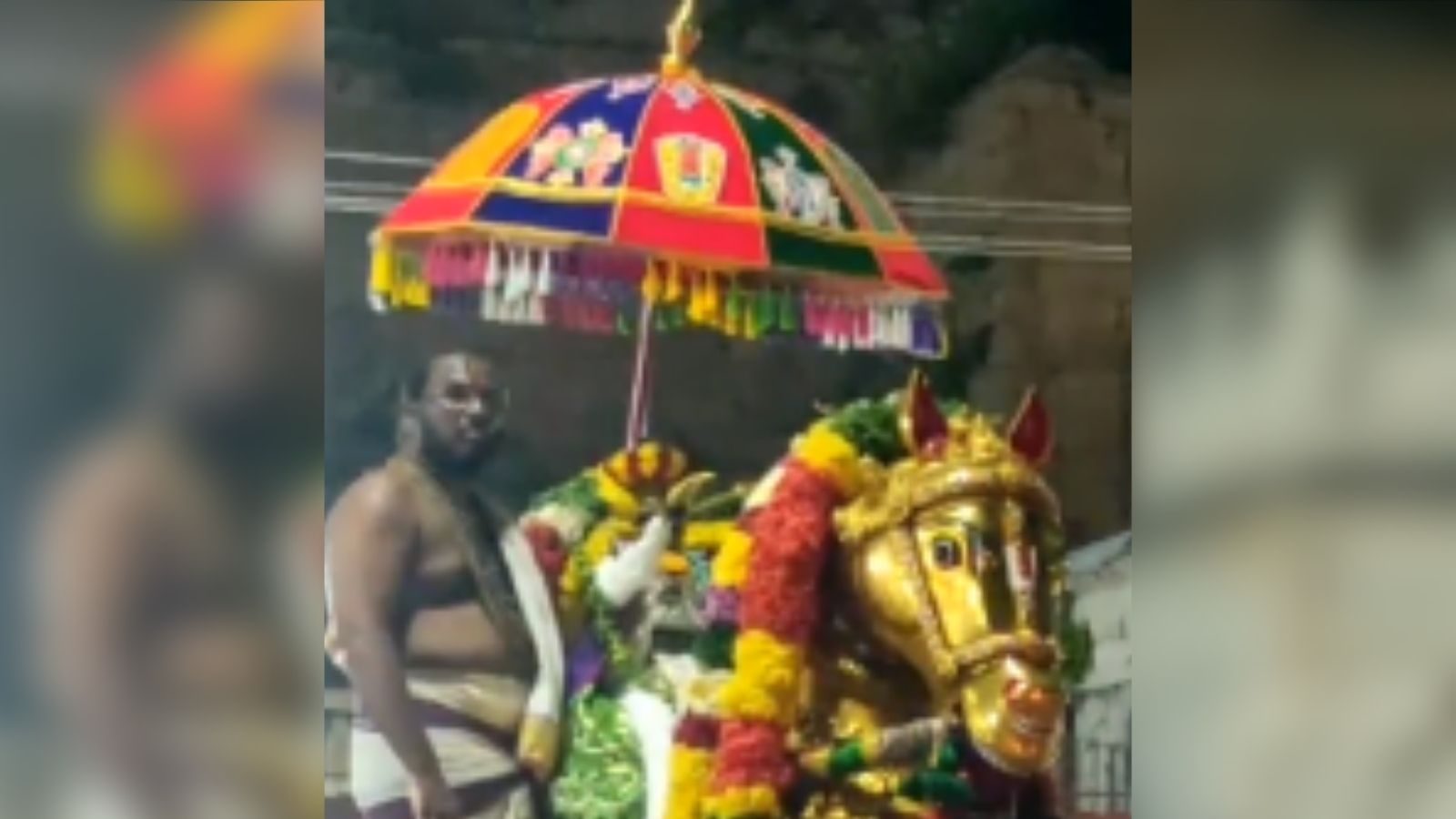தங்க குதிரையில் எழுந்தருளிய கள்ளழகர்... பக்தி பரவசத்தில் மதுரை மக்கள் ...