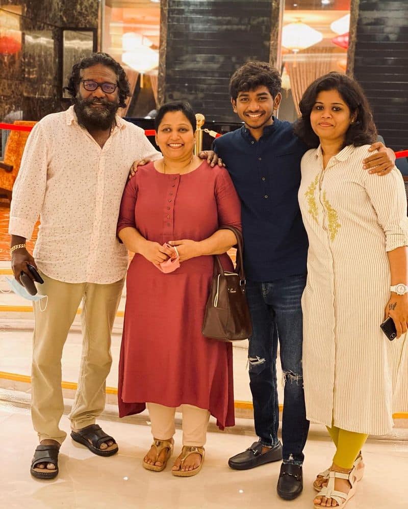 நடிகர் கருணாஸ் மகள் திருமணம் - வைரலாகும் புகைப்படம்! – News18 தமிழ்