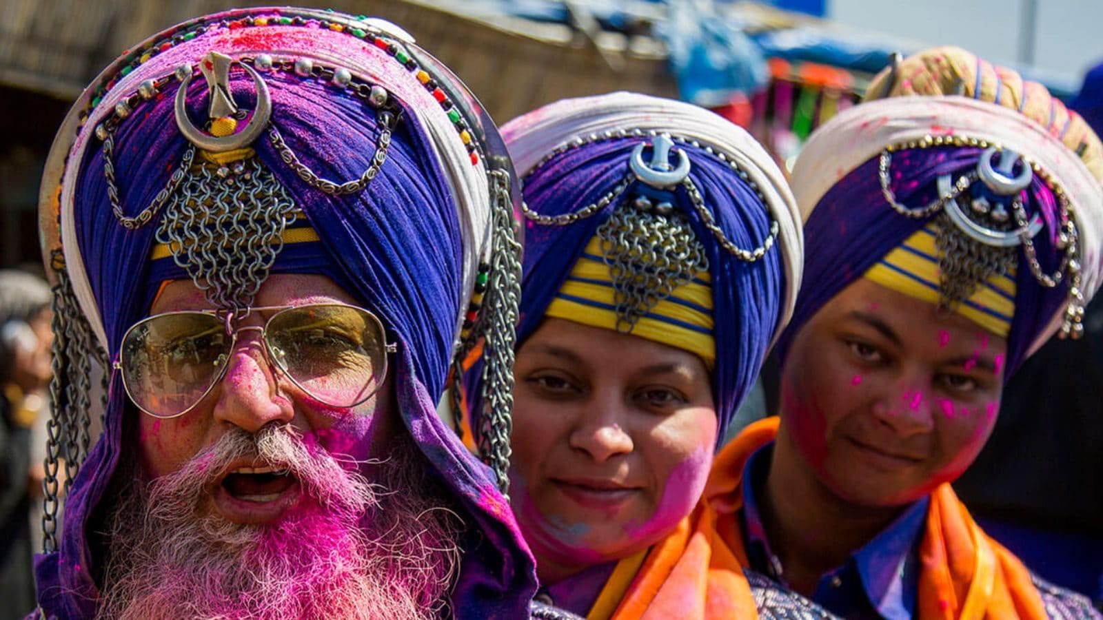 ஹோலிக்கு அடுத்த நாள் கொண்டாடப்படும் சீக்கியர்களின் பாரம்பர்ய 'ஹோலா ...