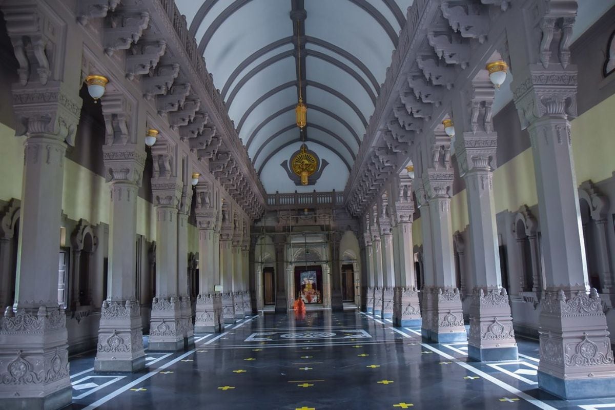 மத நல்லிணக்கத்தை காட்டும் இந்த மேற்கு வங்காள மடத்தைப் பற்றி தெரிந்துகொ ...