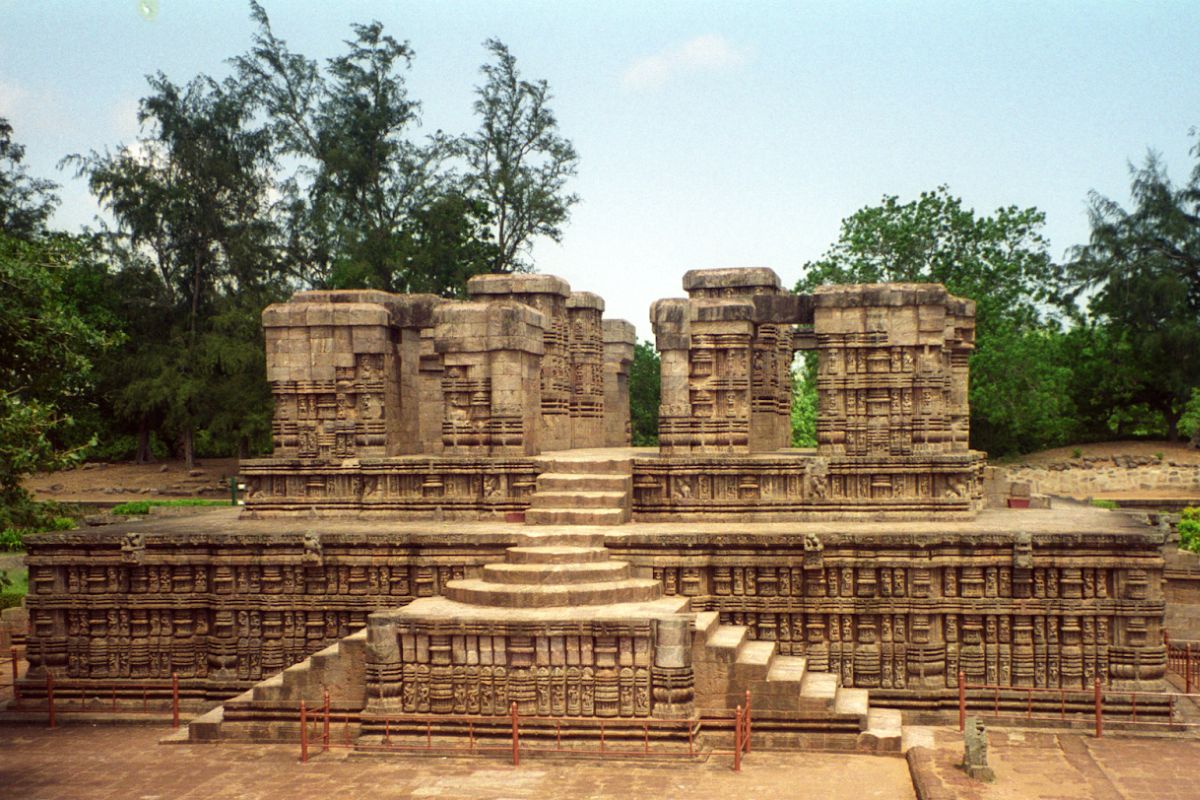 ஒடிசாவின் பாரம்பரிய தலமான கோனார்க் சூரிய கோவில் பற்றிய தகவல்கள் ...