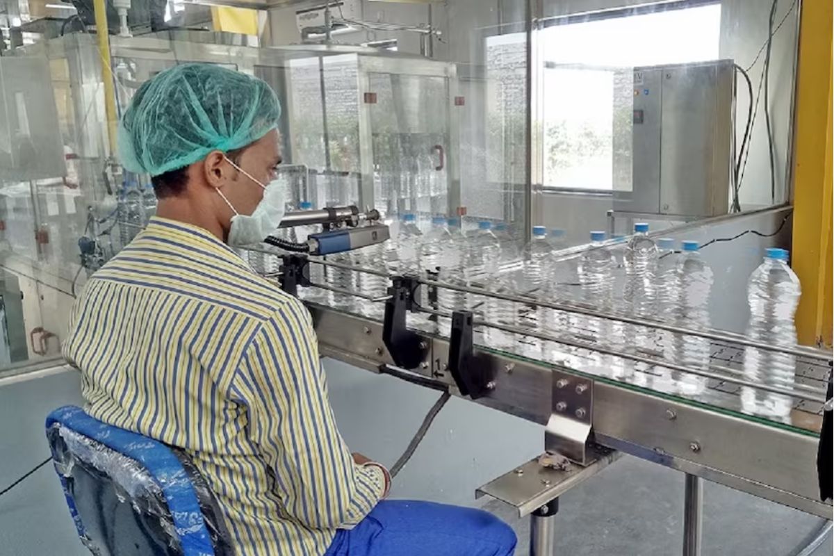 ரயிலில் தண்ணீர் பாட்டில் வாங்குகிறீர்களா? IRCTC இன் முக்கிய அறிவிப்பு ...