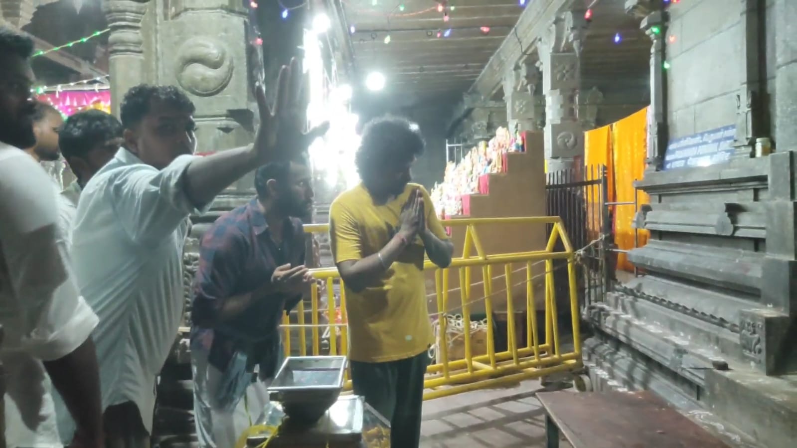 Director Lokesh Kanagaraj swami darshanam at Ramanathaswamy temple to ...