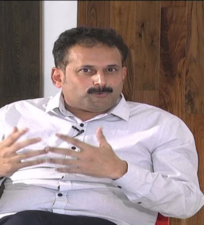 90ஸ் நடிகர் ராஜாவா இது? ஆளே அடையாளம் தெரியாமல் மாறிய ஹீரோ..! – News18 தமிழ்