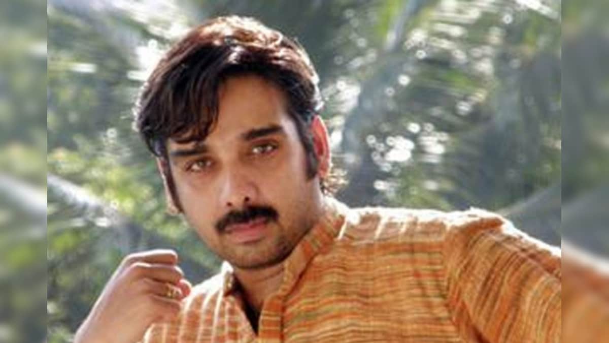 90ஸ் நடிகர் வினீத்துக்கு இவ்வளவு பெரிய மகளா..? இணையத்தில் வைரலாகும் ஃபேமிலி போட்டோஸ் ...