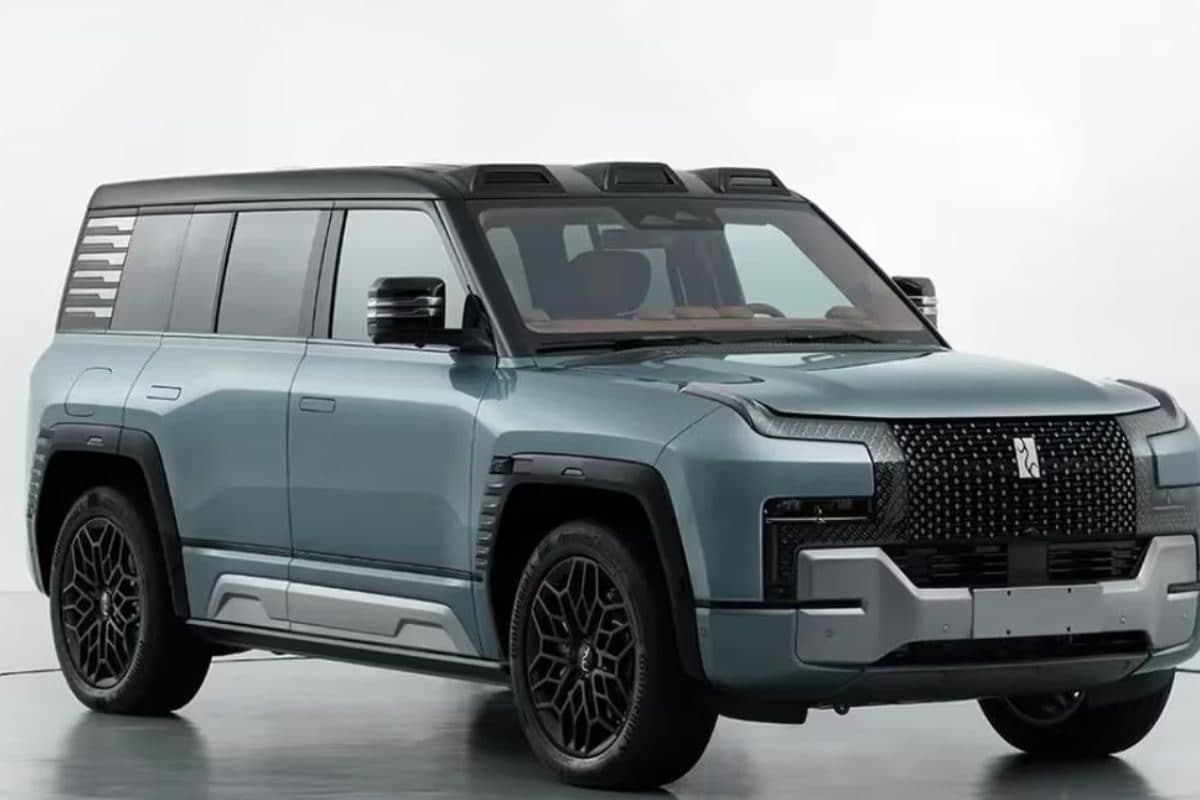 BYD Yangwang U8 luxury SUV floats and turns in water | News Minimalist