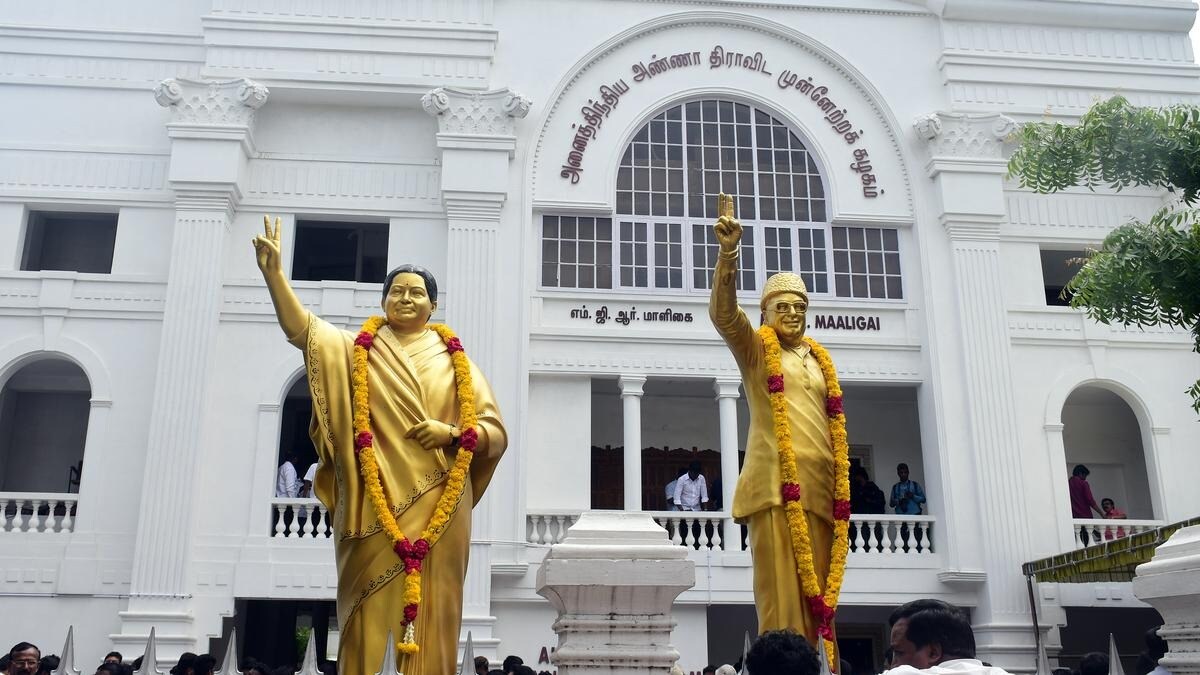 தமிழ்நாடு இல்லை.. இரட்டை இலை சின்னம் வென்று முதலில் ஆட்சி அமைத்தது ...