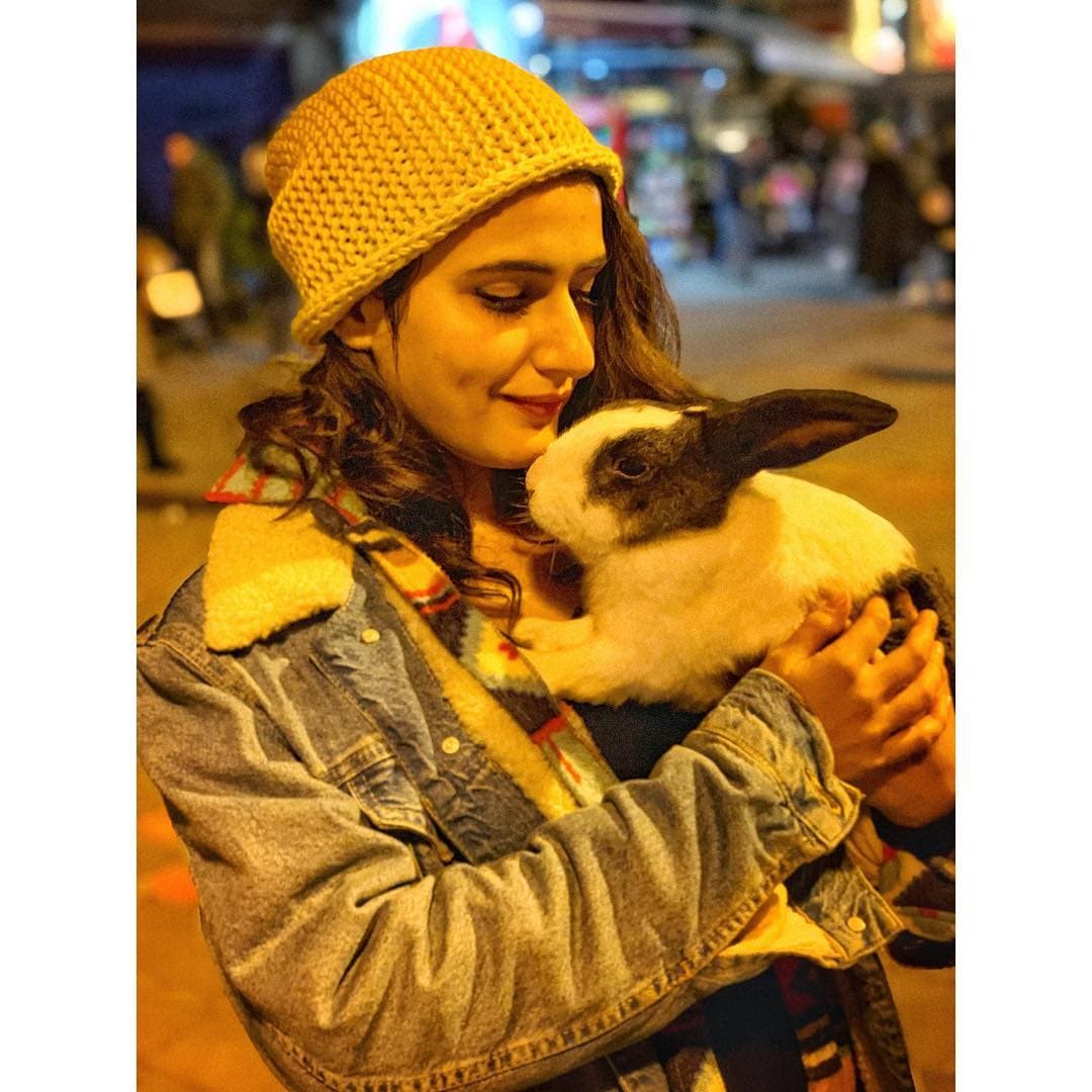 పలుచని నడుముతో పరువాల విందు చేసిన దంగల్ బ్యూటీ ఫాతీమా.. – News18 తెలుగు