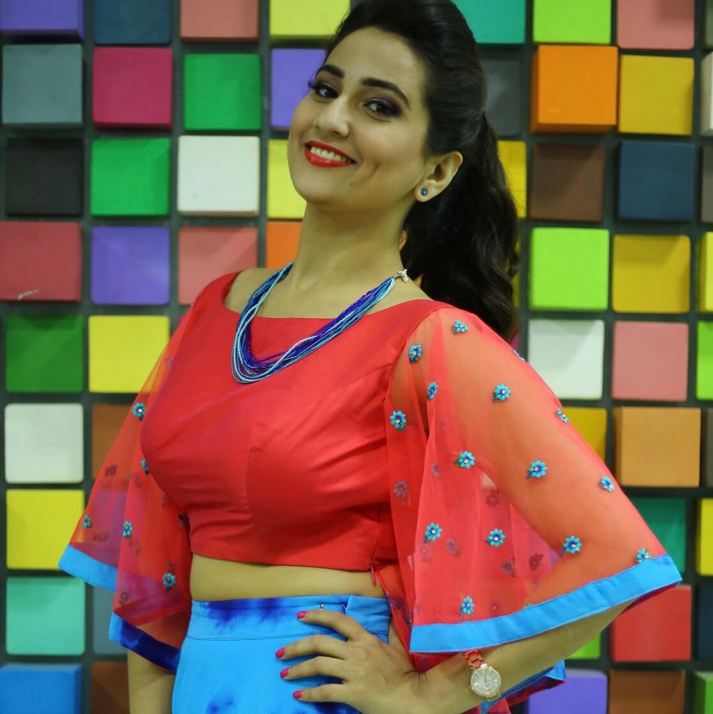 News18 Telugu - యాంకర్ మంజూషను ఎప్పుడైనా ఇలా చూశారా ? | anchor Manjusha ...