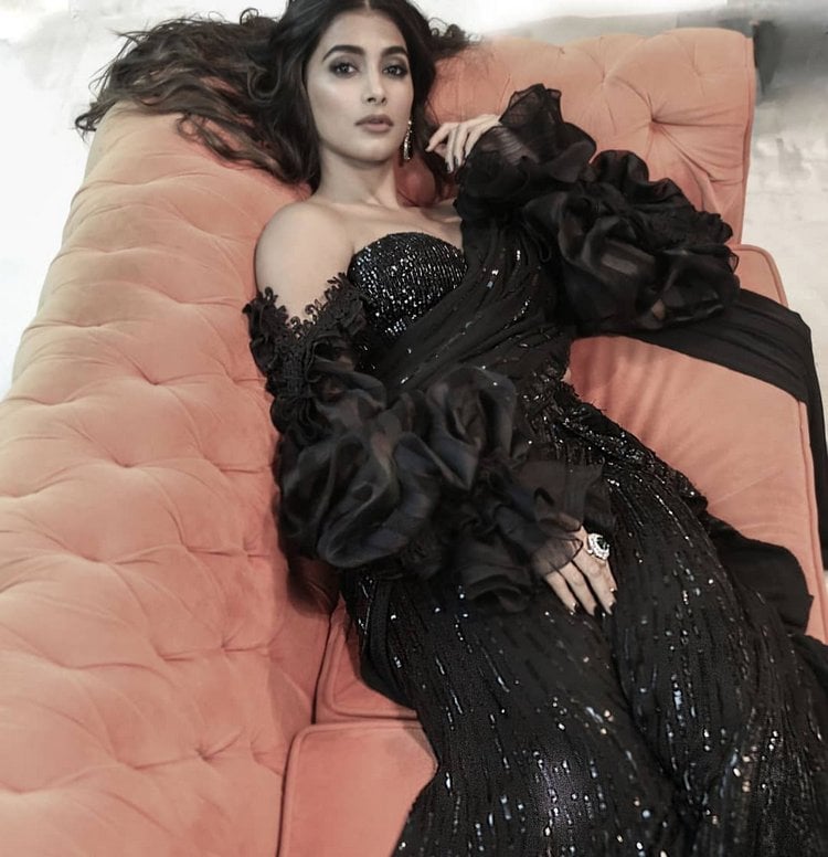 స్విమ్మింగ్ పూల్‌లో పూజా హెగ్డే హాట్ స్నానాలు.. వైరల్ అవుతోన్న ఫోటోస్ ...