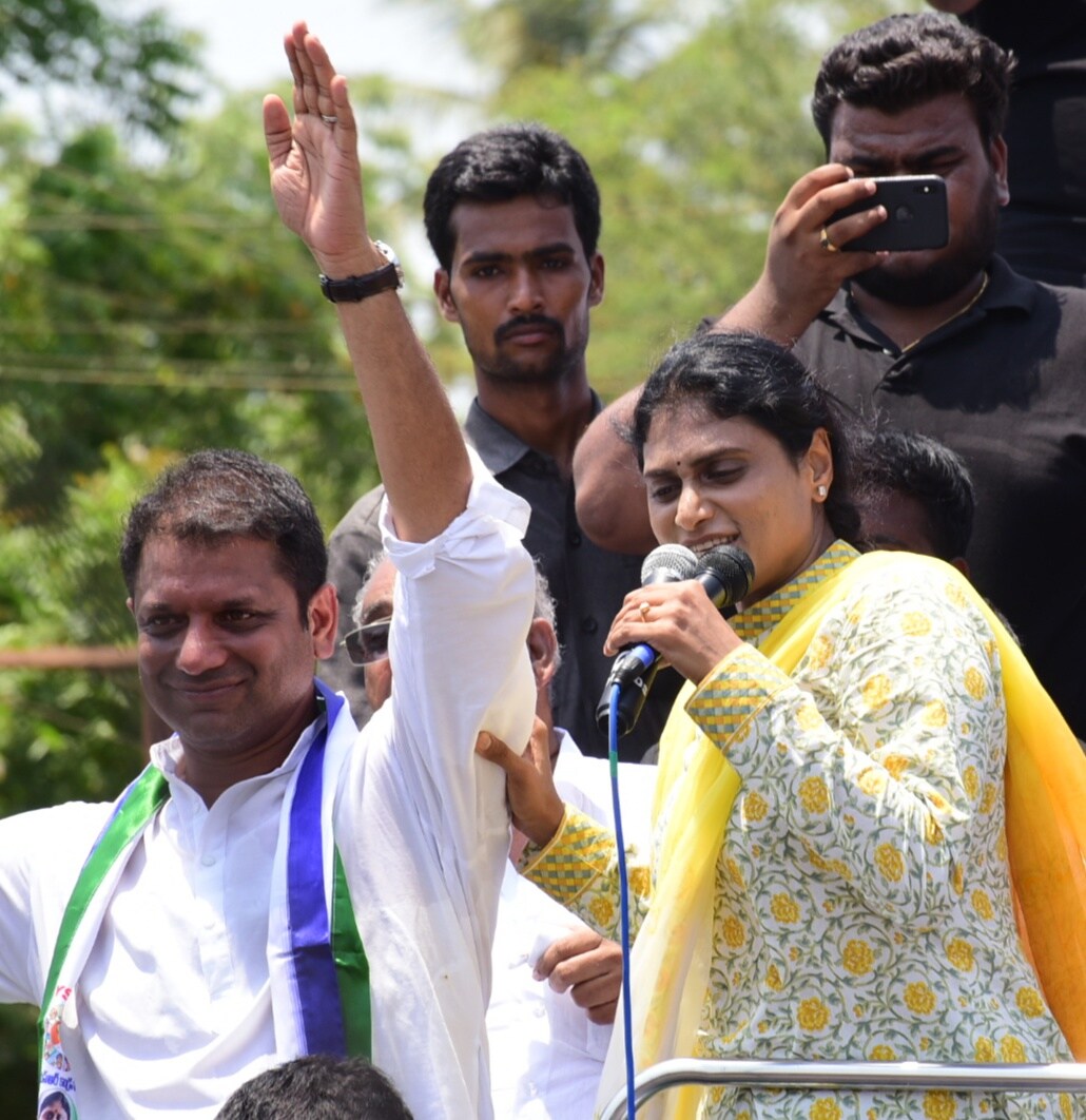 Photos: ఎన్నికల ప్రచార సభలో వైయస్ షర్మిల – News18 తెలుగు