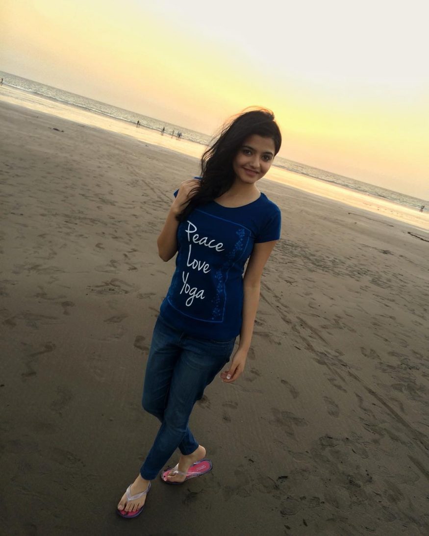 సిమ్లా యాపిల్... సిమ్రాన్ శర్మ క్యూట్ ఫొటోస్... – News18 తెలుగు