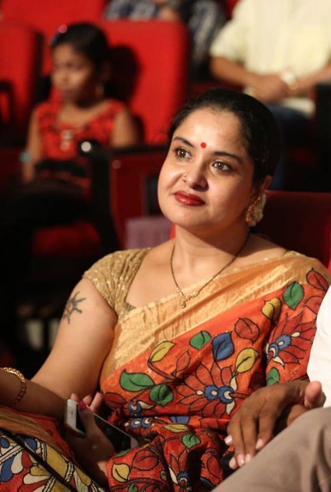 ఒకప్పటి హీరోయిన్...ప్రస్తుతం కేరక్టర్ ఆర్టిస్టు ప్రగతిని ఇలా ఎప్పుడు ...