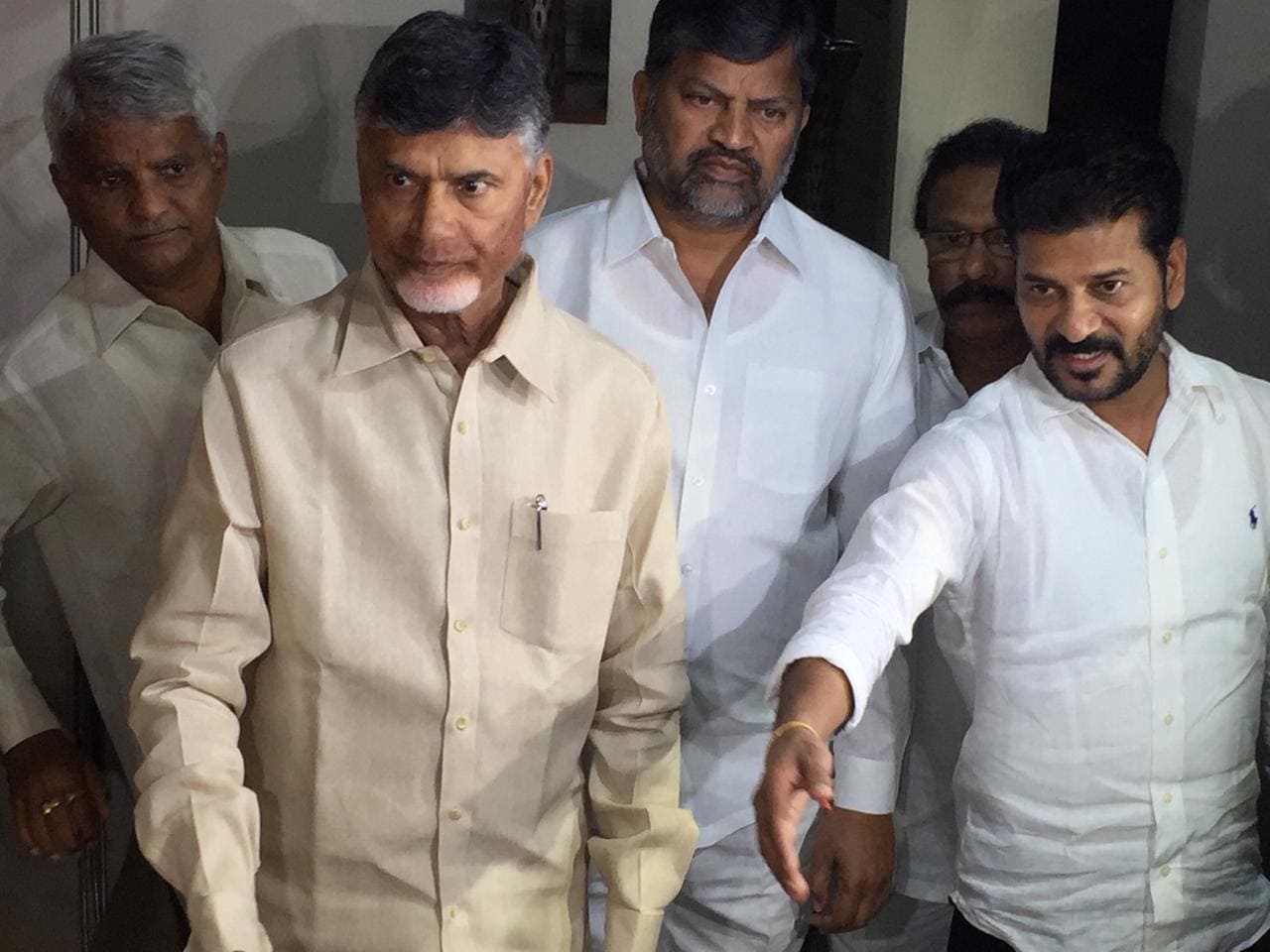 PICS : చంద్రబాబు, రేవంత్ రెడ్డి కలిసిన వేళ.. – News18 తెలుగు