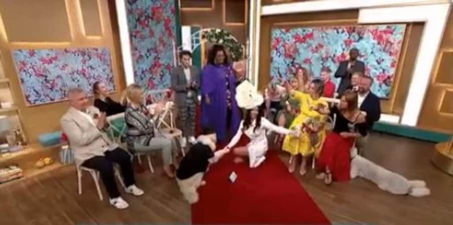 Photos : 220 మందితో లవ్ స్టోరీస్ ఫెయిల్... చివరకు కుక్కను పెళ్లి ...