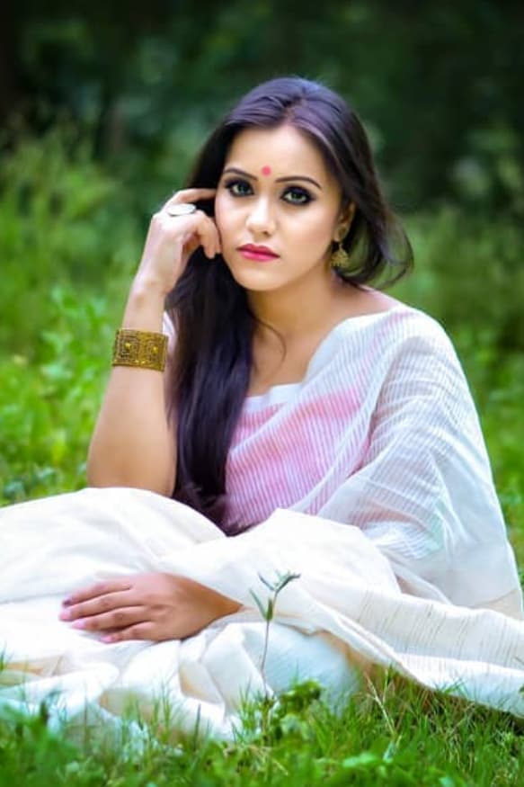 Mimi Bhattacharjee: బెంగాలీ స్వీటు లాంటి ఈ భామ అందాలు చూస్తే...మతిపోవడం ...